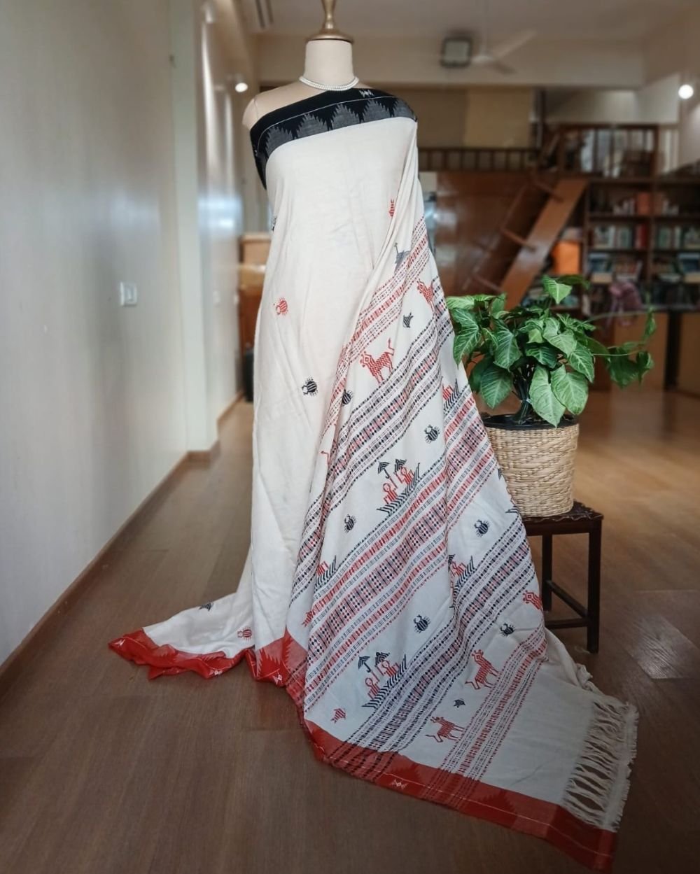 Kotpad Cotton Saree - Lion and River Motif (CTKS0006) - The Magic Room