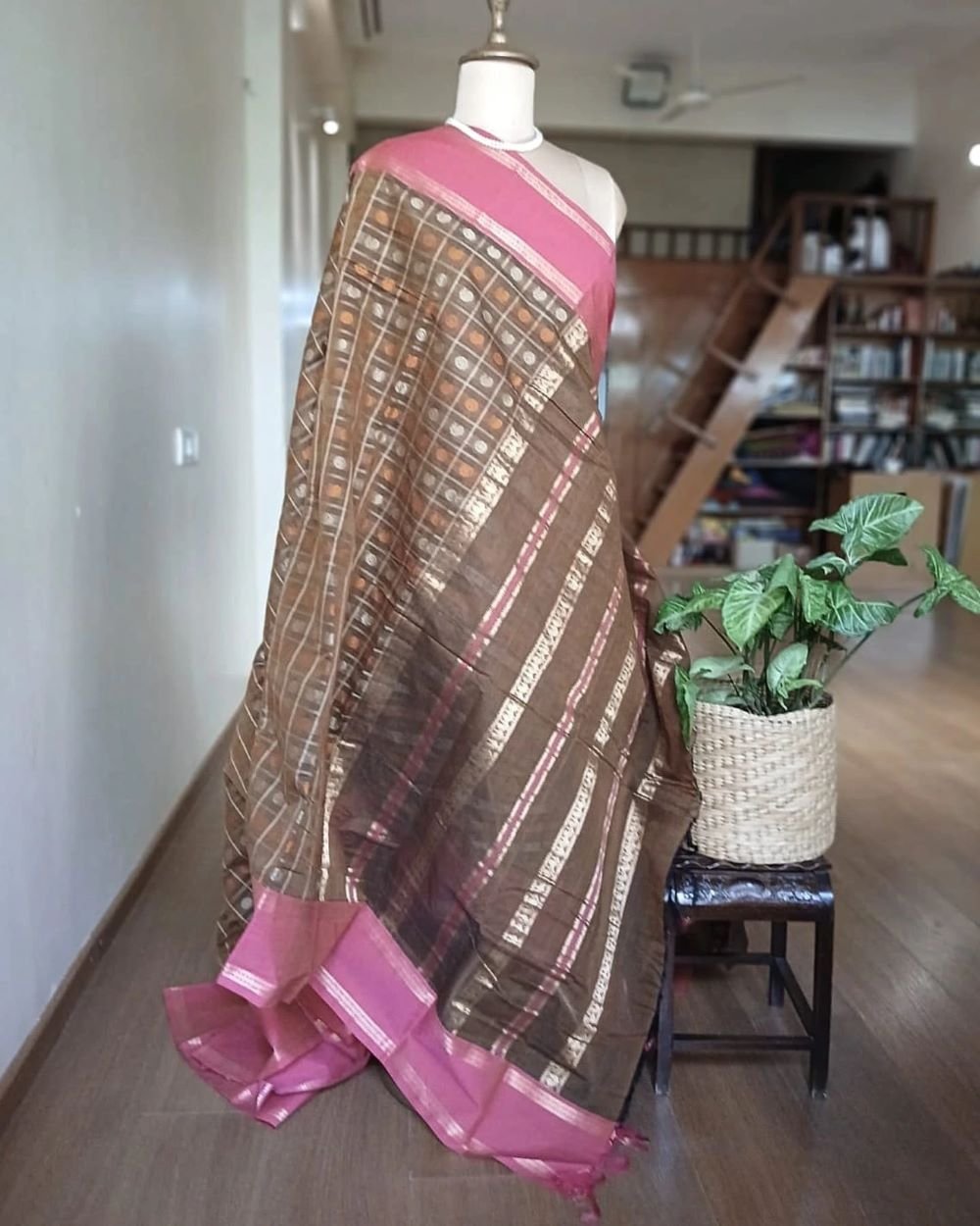 Ayiram Butta Kanchi Cotton Handweave with Zari – (KANC1110) - The Magic ...