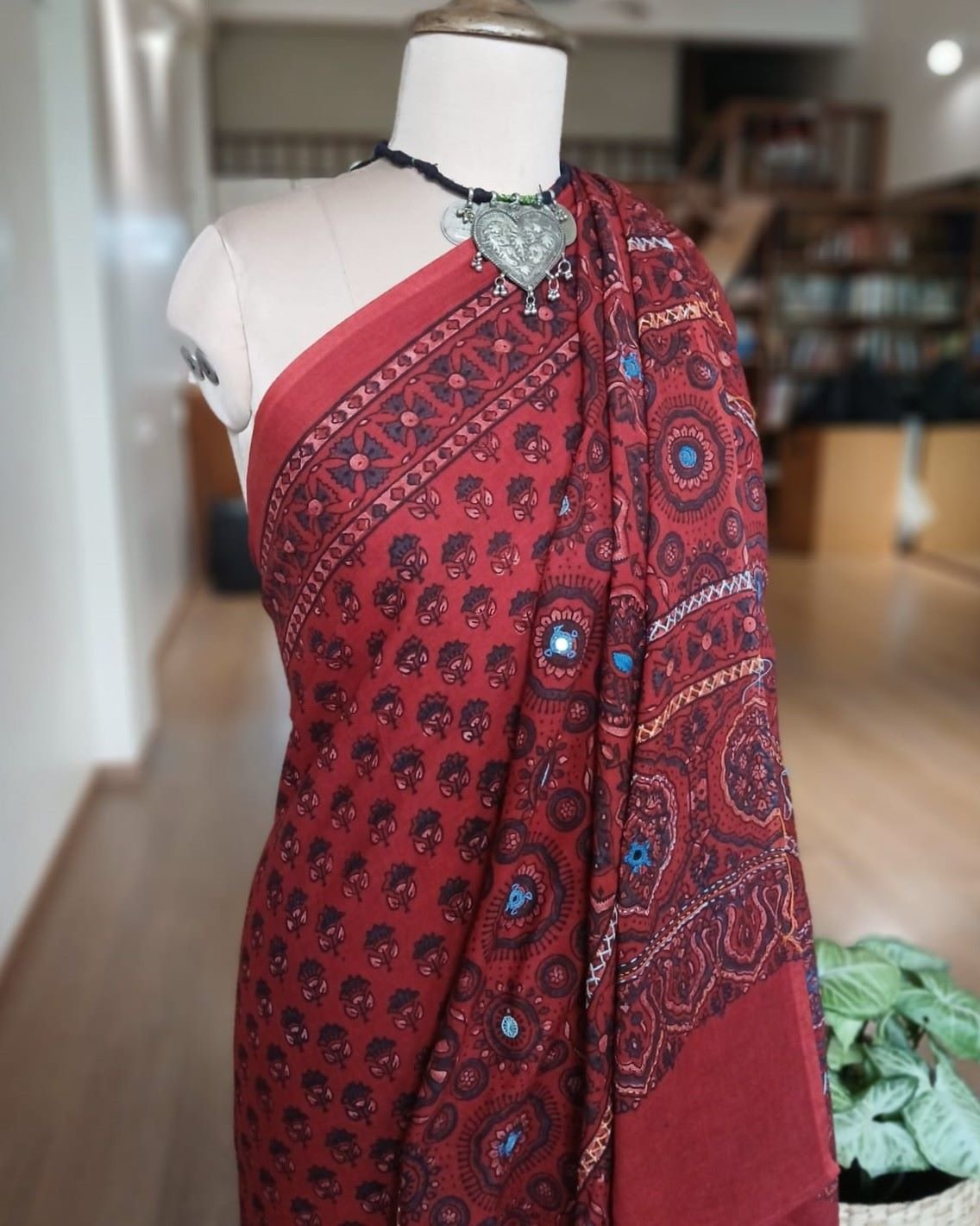 Barmer Ajrakh with Embroidered Palla Mul Cotton Saree - (AMCE1023 ...