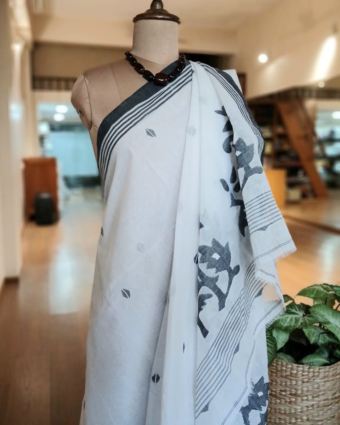 Crisp Cotton Hand Jamdani from Phulia in West Bengal - (CCHJ0002) - The ...